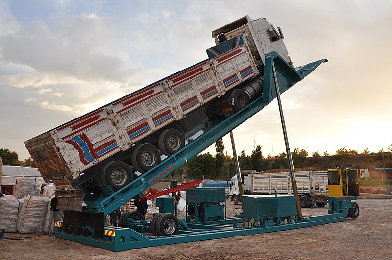 MOBILE TRUCK AND CAMION DISCHARGE PLATFORM | Yılmaz Kardeş Unloading ...