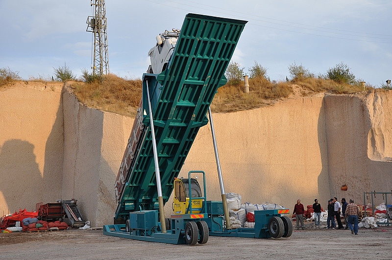 MOBILE TRUCK AND CAMION DISCHARGE PLATFORM | Yılmaz Kardeş Unloading ...