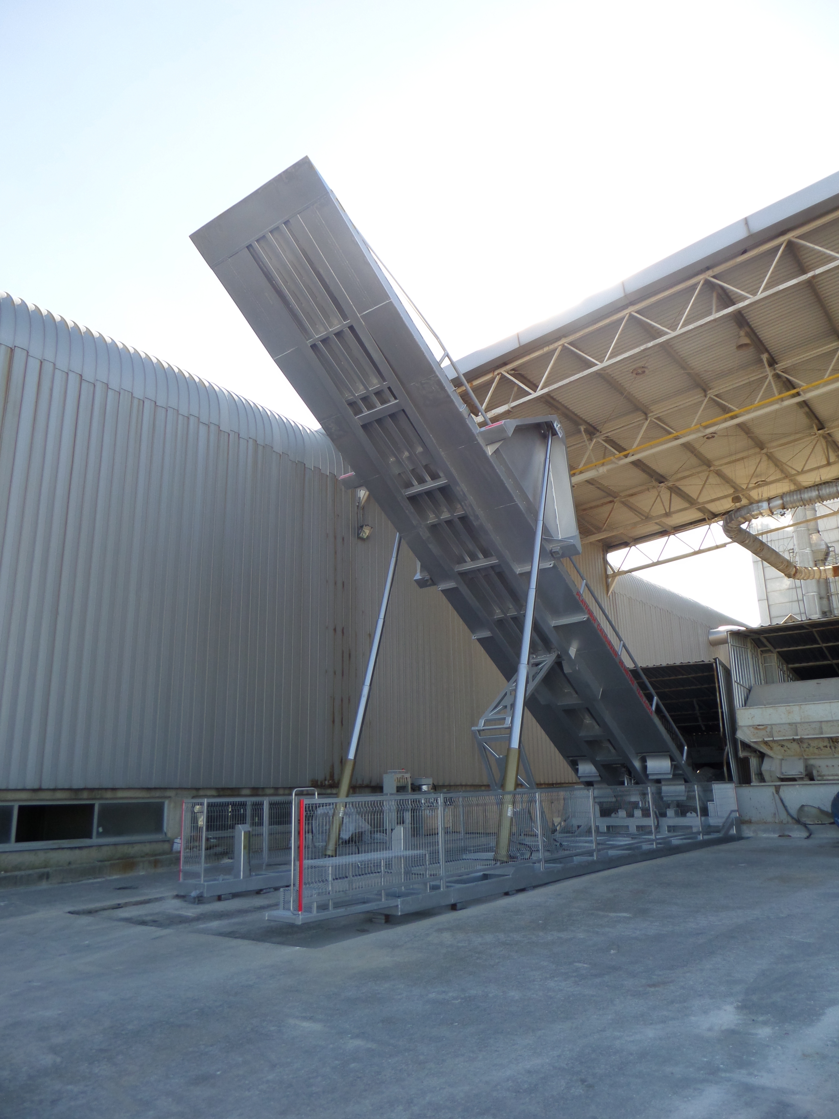 SELF RAMPED TYPE DISCHARGE PLATFORM | Yılmaz Kardeş Unloading Platform